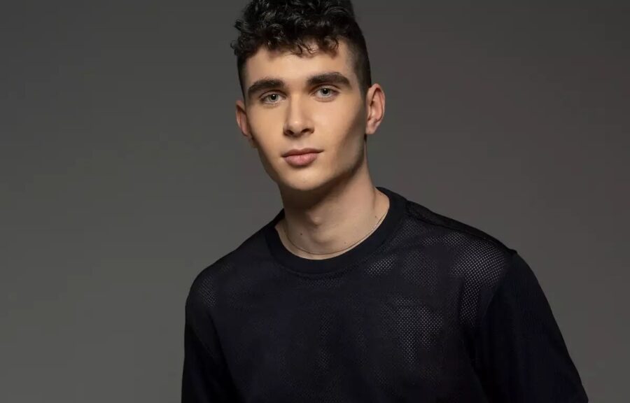 Eurovision - Βίκτωρ Βερνίκος: Η ιστορία πίσω από το «What They Say ...